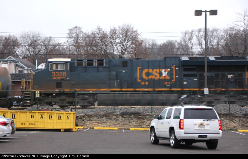 CSX 3328 on M422